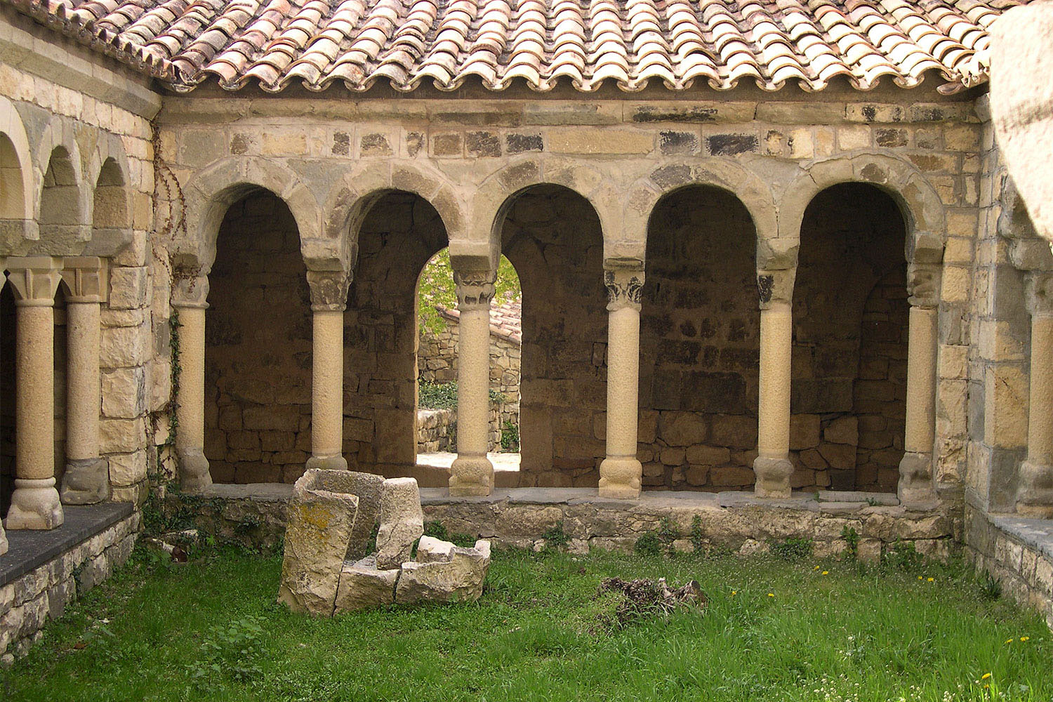 Santa María de Mur, principio y fin del expolio catalán – EL CÓDIGO ...